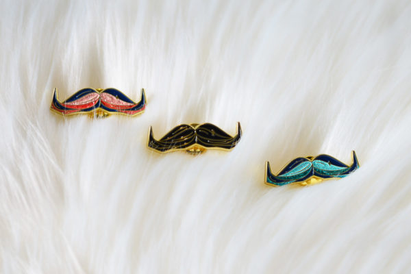 Pin's moustache, l'accessoire tendance pour Movember - Pin's-moi je rêve